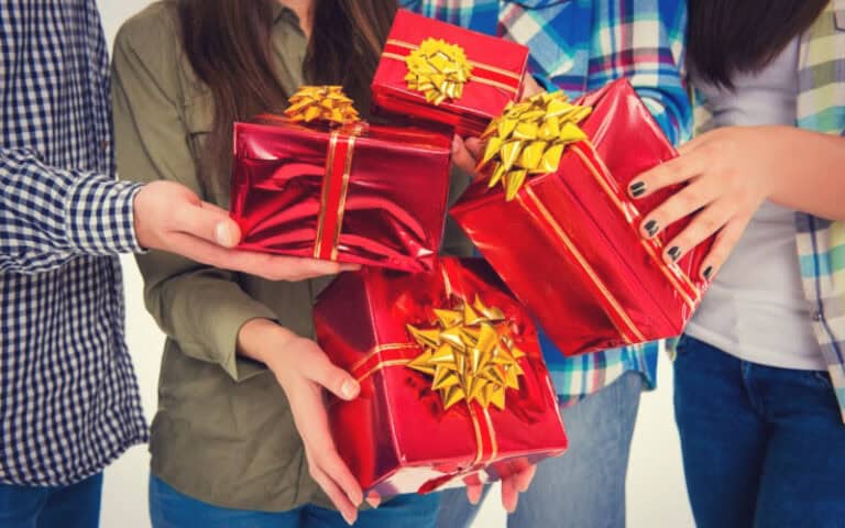 30 Brain-Tangling Christmas Riddles - White Elephant Rules